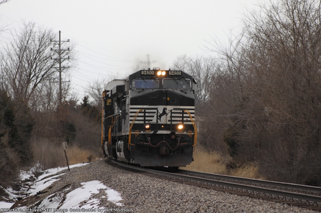 NS 9450 heads east through O'Fallon.